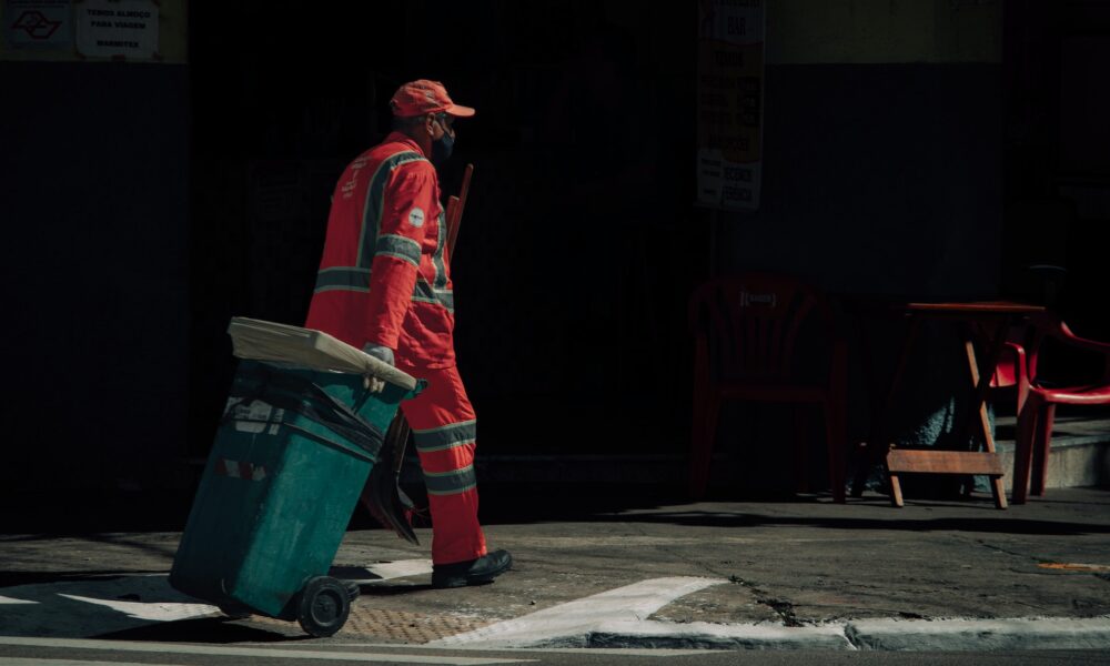 How to Clean the Trash Bin and maintain your Trash Bin? - House Keeping ...